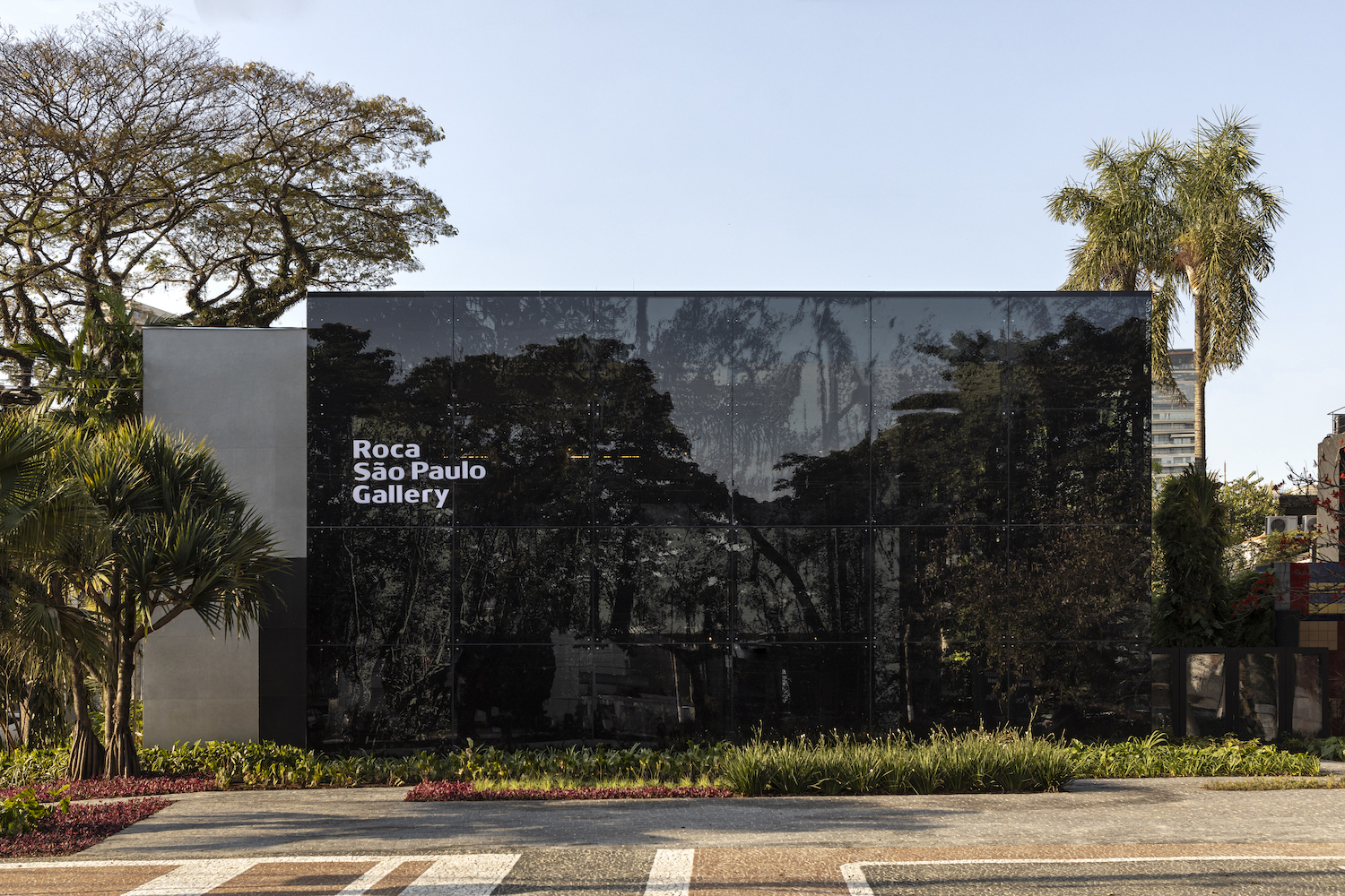Roca Gallery Opens in São Paulo – TLmagazine